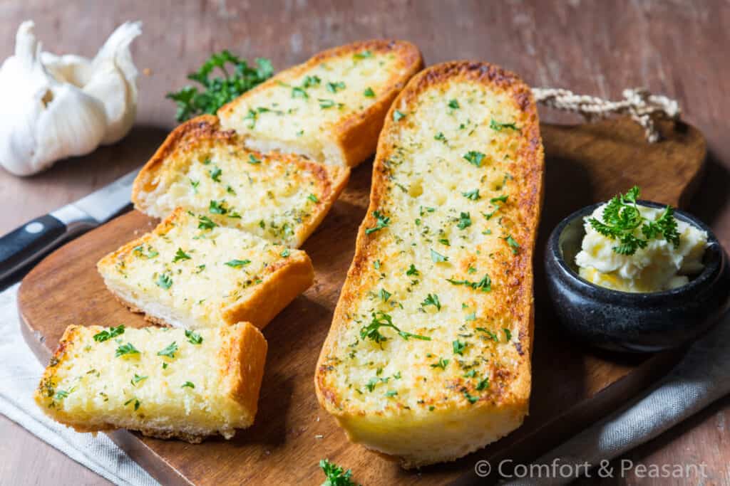 STEAKHOUSE STYLE GARLIC BREAD - Comfort & Peasant
